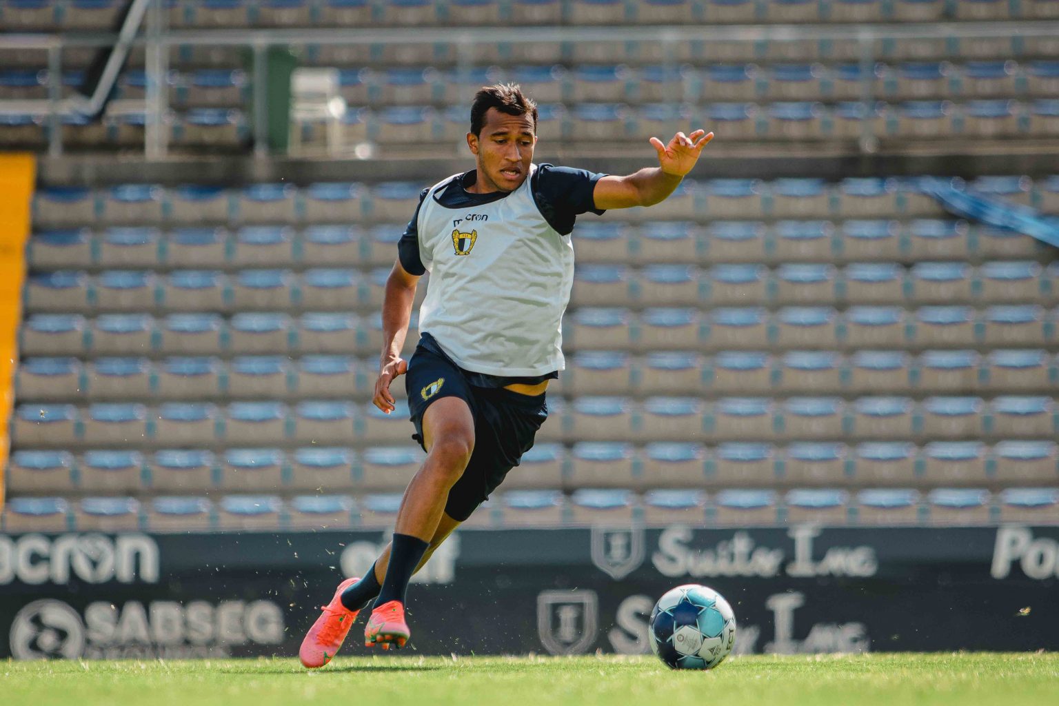 Gustavo Sá renova até 2025 - FC Famalicão